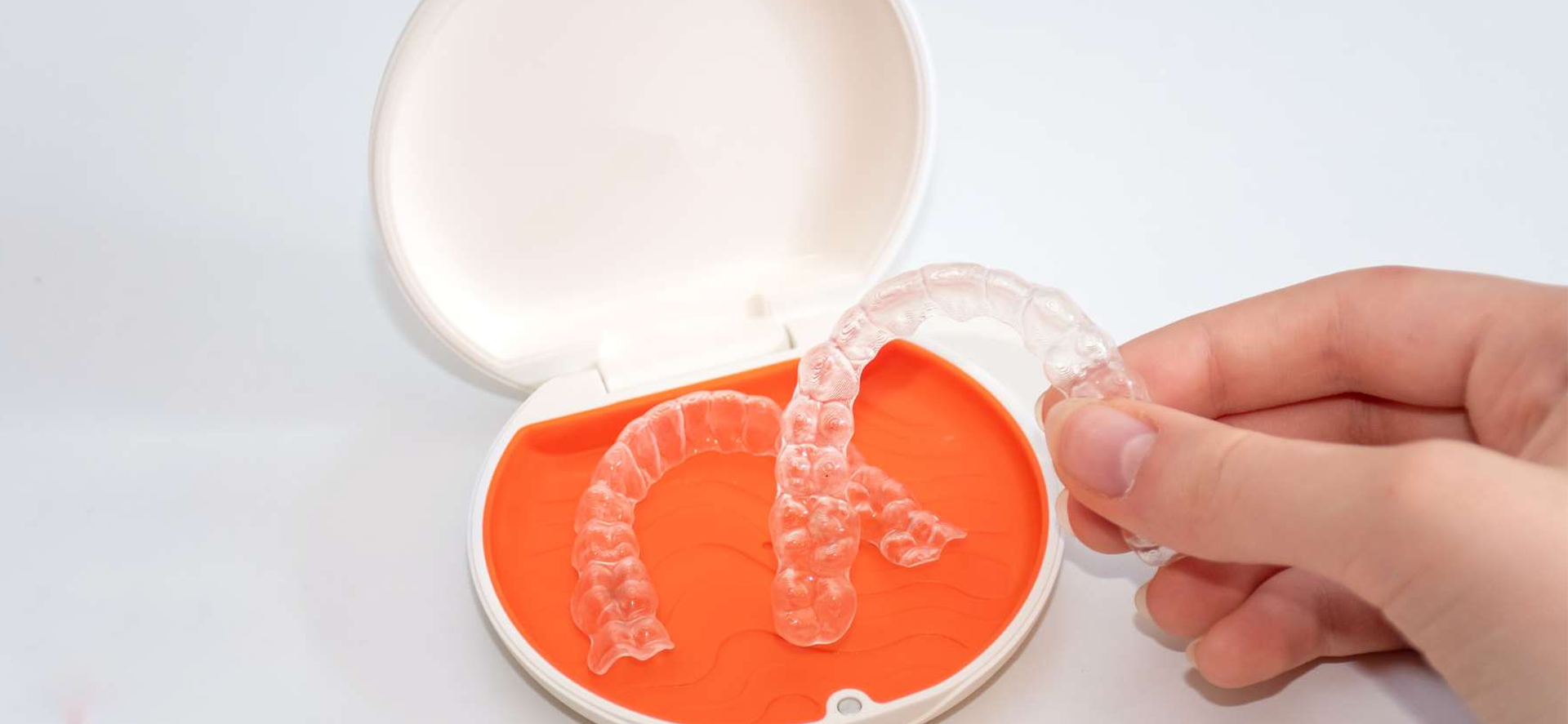 A Complete Guide to Retainer & Aligner Cleaning | Zima dental